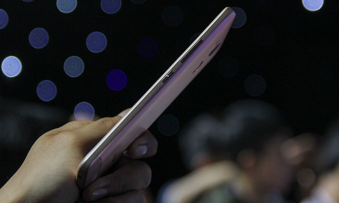 Điện thoại Sharp R1 (FS8014) màu vàng chính hãng tại Nguyễn Kim