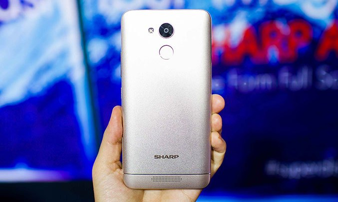 Điện thoại Sharp R1 (FS8014) màu vàng chính hãng tại Nguyễn Kim