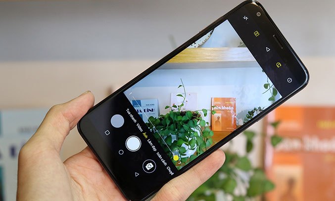 Điện thoại Sharp A2 Lite màu đen chính hãng tại Nguyễn Kim
