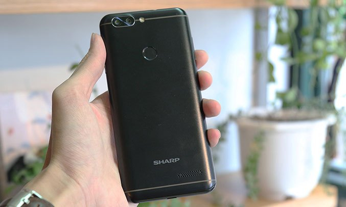Điện thoại Sharp A2 Lite màu đen chính hãng tại Nguyễn Kim