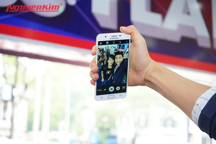 "Thái tử" Isaac "đốt cháy" sự kiện mở bán Samsung Galaxy J7 Prime tại ...