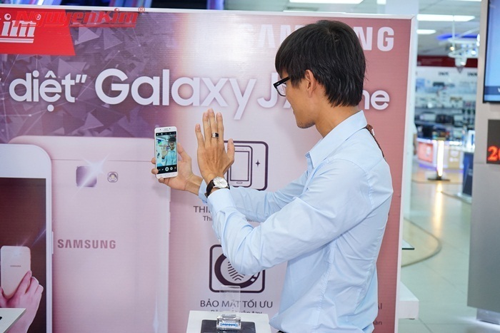 "Thái tử" Isaac "đốt cháy" sự kiện mở bán Samsung Galaxy J7 Prime tại ...